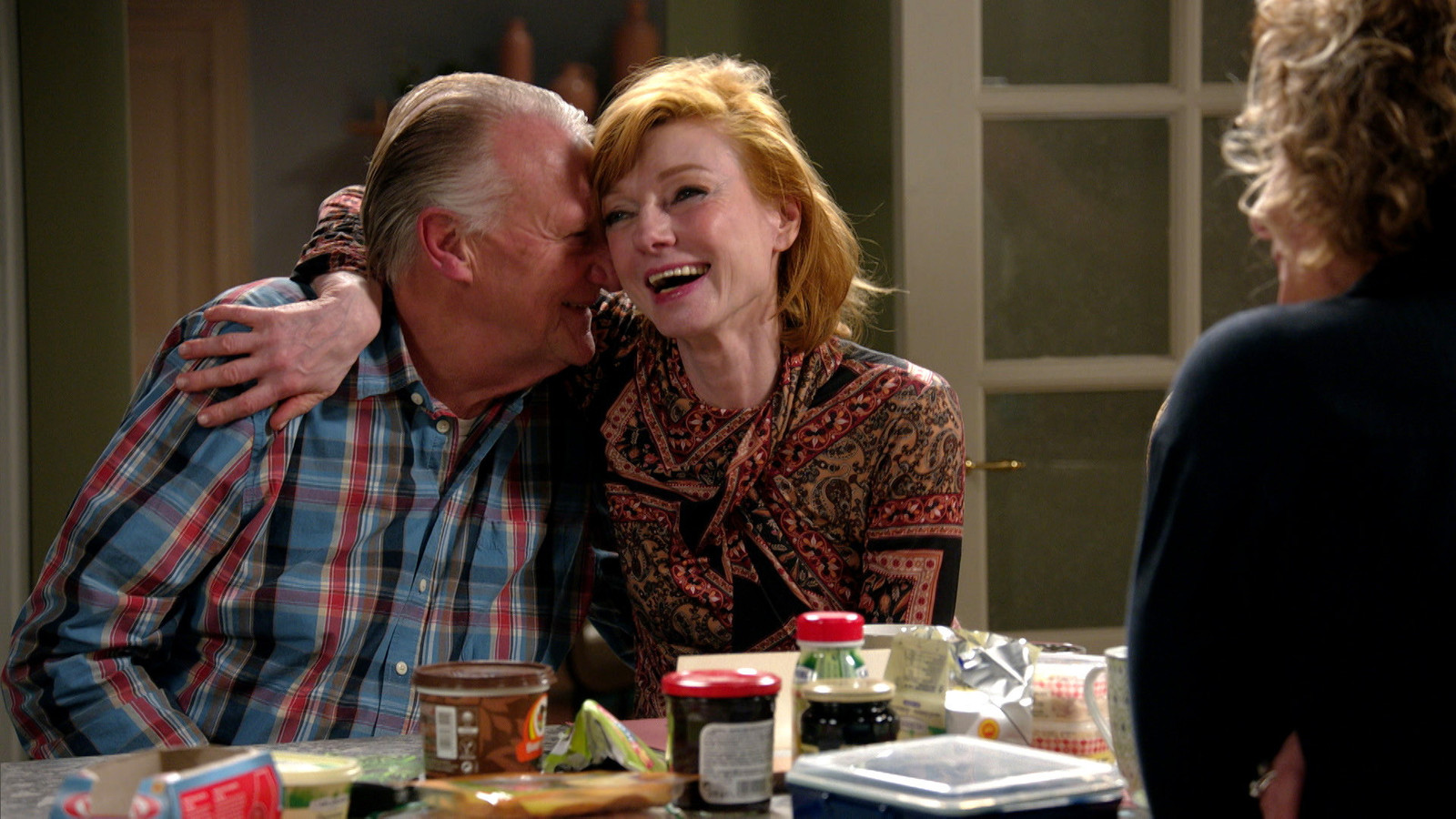 Nu ‘Thuis’ zwaar onder vuur ligt, reageert de hoofdscenarist: “Met ...