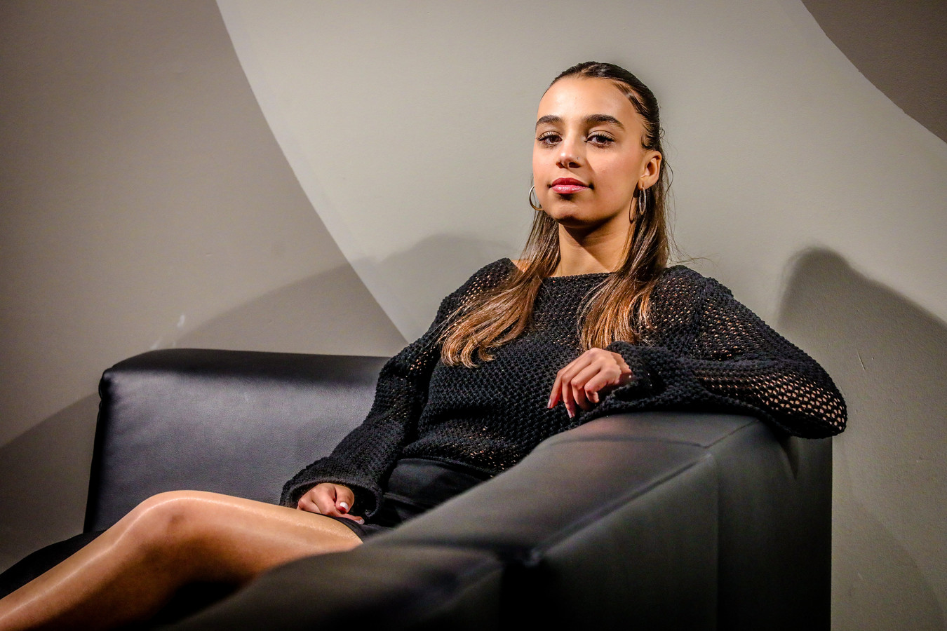 Saar (14) uit Brugge leerde skaten, zeilen én duiken voor hoofdrol in ...