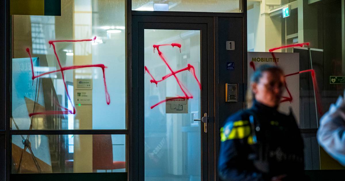 Explosie en hakenkruizen op school aan Scheepsbouwweg in Rotterdam ...