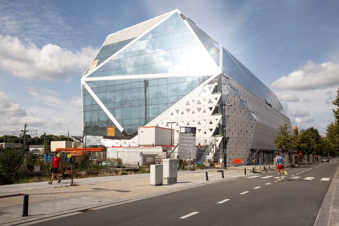 De Diamant schittert te hard... en verblindt het verkeer | Gent | hln.be