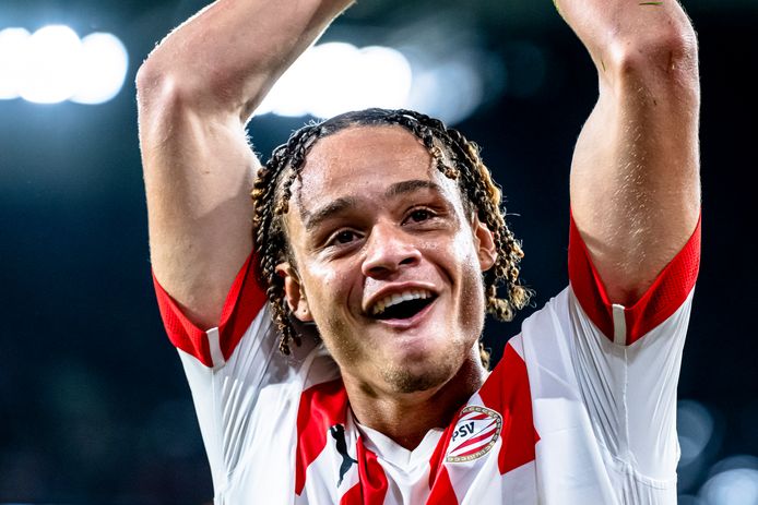 Engelse media onder de indruk van drie PSV’ers: ‘Dansende Xavi Simons ...