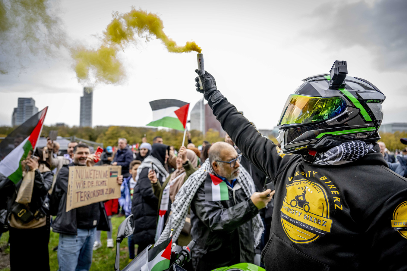 Duizenden mensen in Den Haag voor pro-Palestina-protest: massale tocht ...