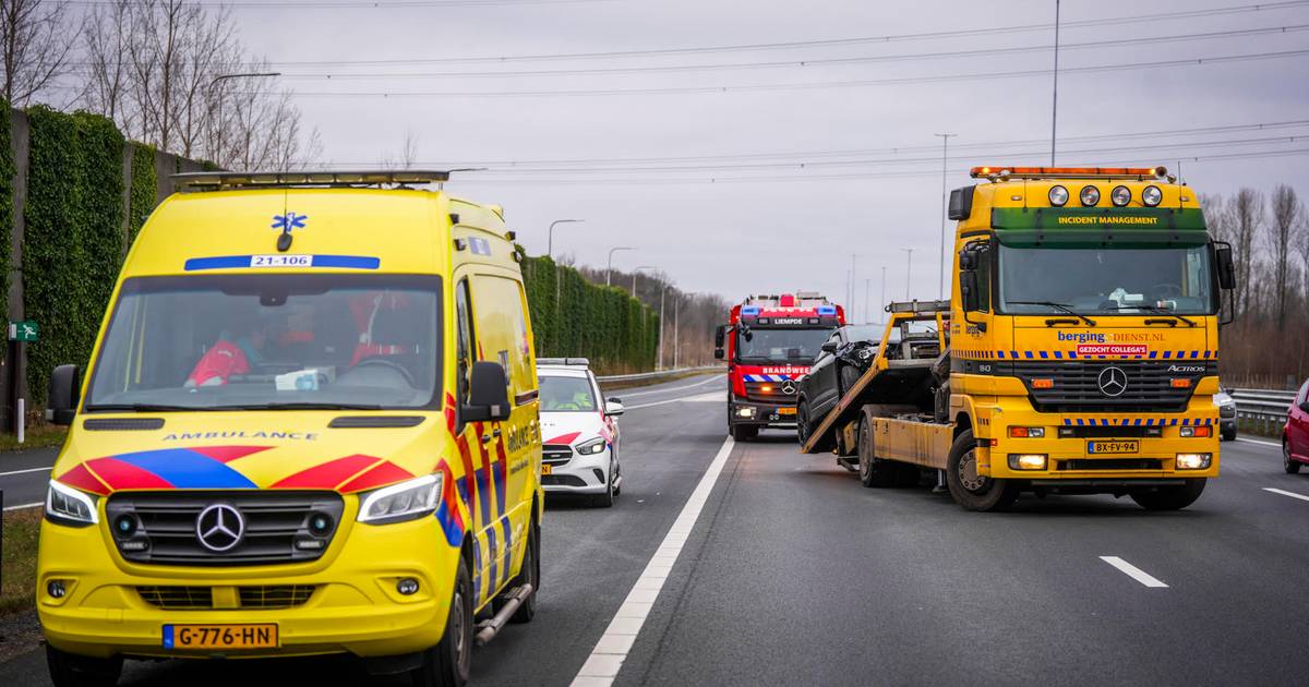 Twee auto’s knallen op elkaar op A2 bij Best: flinke vertraging door afgesloten rijstroken ...