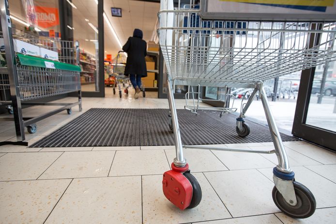 Langs ingang met volle winkelkar naar buiten? Niet meer in deze Lidl ...