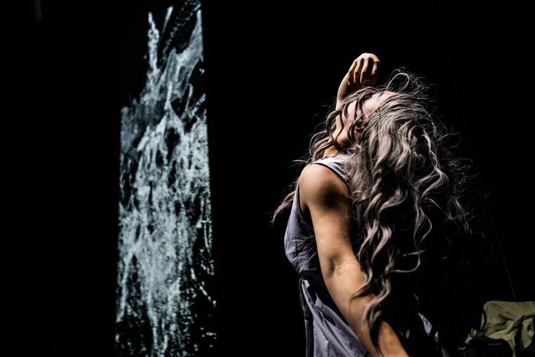 Theatermaker Veerle van Overloop doet een fascinerende studie naar sociaal isolement