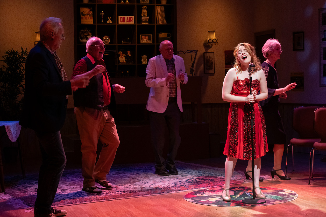 RECENSIE. ‘Minerva Veur Altijd’: of het een radiozender, frituur of ...