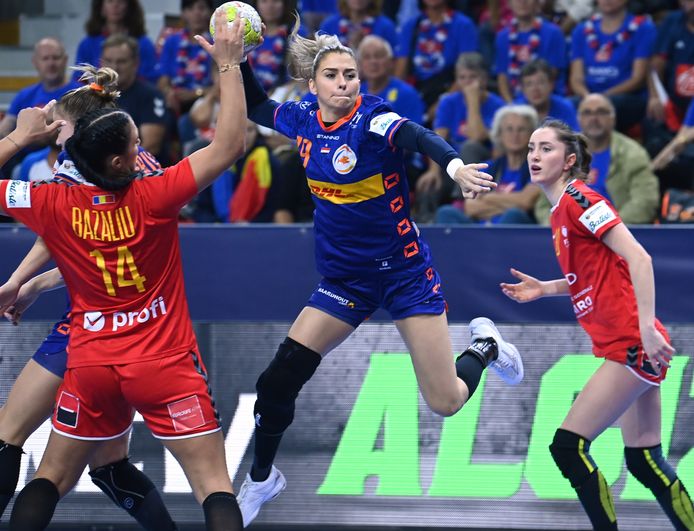 EK handbal: Oranje heeft handen vol aan Roemenië, maar wint ...