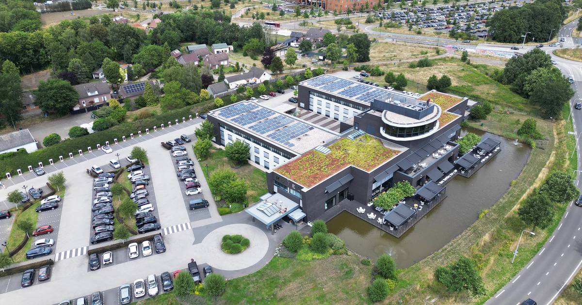 Nog veel vragen over azc Uden in hotel Van der Valk, verzet met spandoeken en demonstratie ...