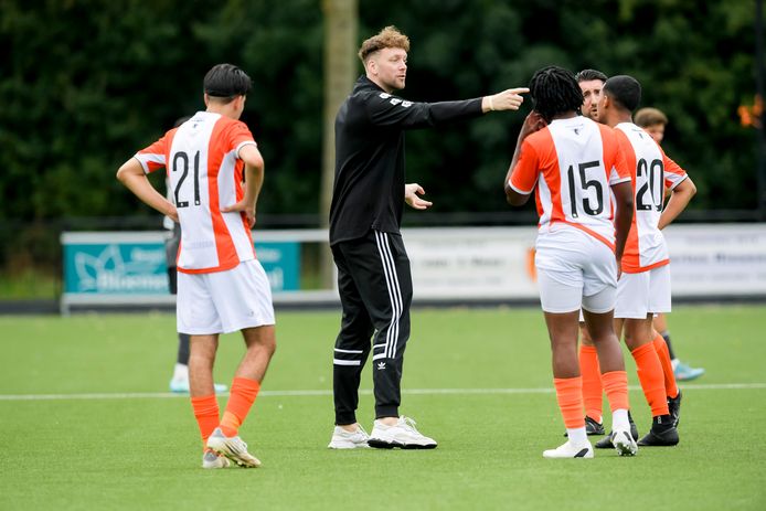 Trainer Tim den Haan na afkoopsom bij Alblasserdam: ‘Had ik op dat ...