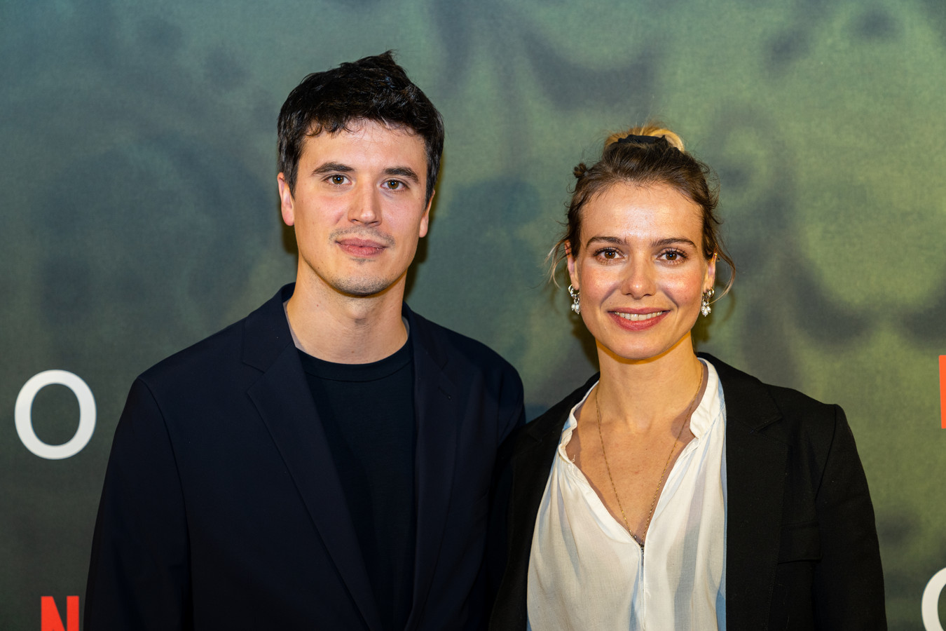 Danira en Ward Kerremans poseren voor het eerst samen op première ...