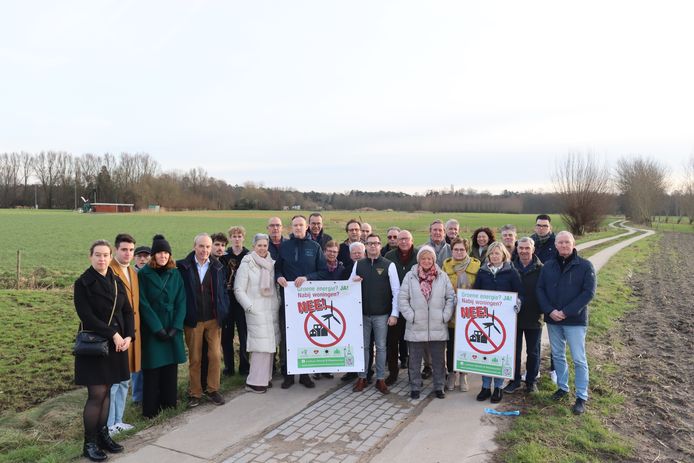 Protest tegen bouwplannen windmolenpark in Belsele en Waasmunster ...