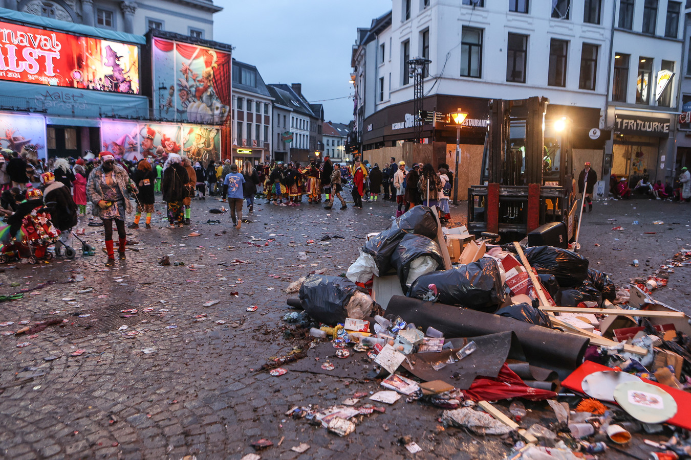 IN BEELD. Dit was dag 3 van Aalst carnaval | Foto | hln.be