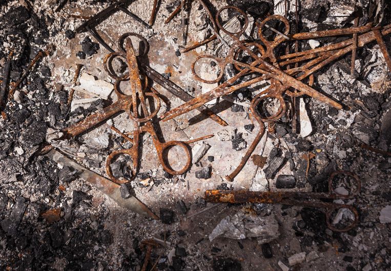 In het verwoeste Ataye is het doodstil. ‘Ze hebben ons aan ons lot ...