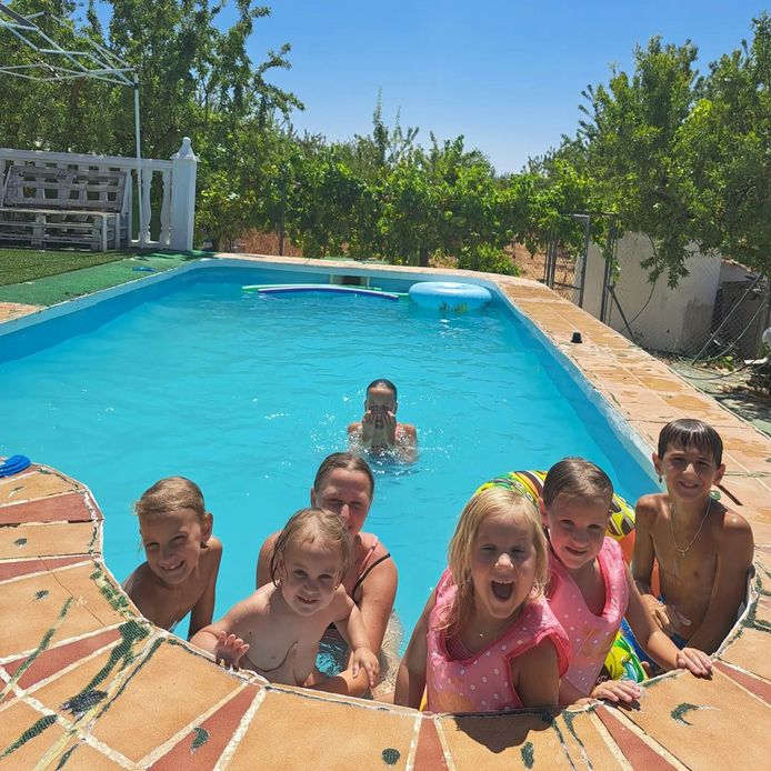 Tv-familie Jelies woont nu in Spaans dorpje: zo gaat het met ze | Urk ...