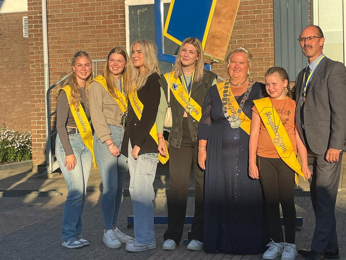 Vrouwen grijpen macht in Leuth, dorp heeft nu zes (!) koninginnen ...