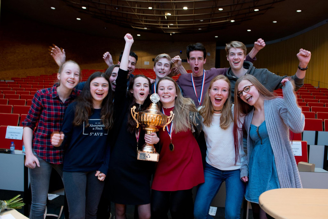 Utrechts Stedelijk Gymnasium weer winnaar NK debatteren voor scholieren ... Utrechts Stedelijk Gymnasium weer winnaar NK debatteren voor scholieren ...
