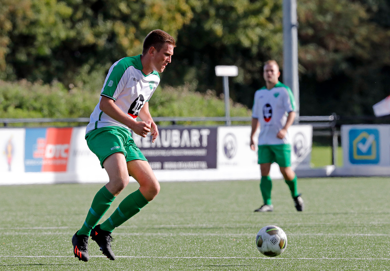 Oud-voorzitter roept nu als speaker spelers van zijn zoon veld op ...