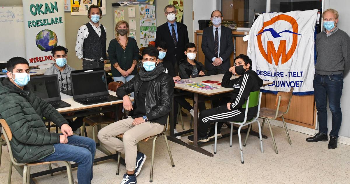 Marnixring steunt OKAN Roeselare-Wereldklasse met schoolmateriaal ...