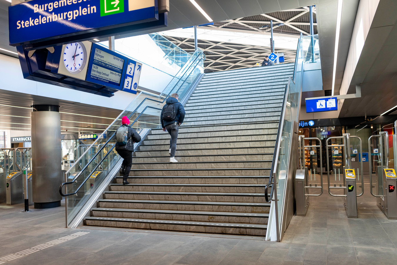 Er dondert wel eens iemand van de trap, dus vervangt ProRail ‘verkeerd ...