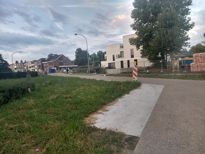 Oppositie klaagt verkeersonveiligheid aan op nieuw ingericht kruispunt: “Geen veilige ...