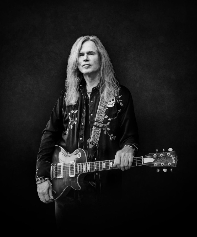 Gitaargod Adje van den Berg: ‘Gelukkig is de gitaaraward weer in Bergen ...