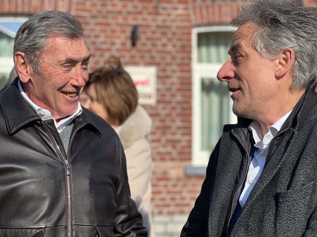 Muurschildering eert Eddy Merckx in geboortedorp Kiezegem: “Hopelijk ...