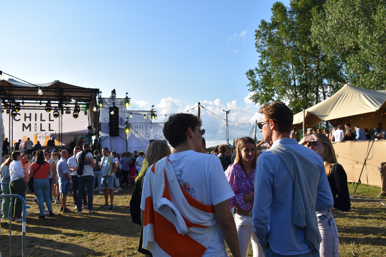 Hoogstraten danst zorgen van zich af op Chill Mill Festival: "Iedereen ...