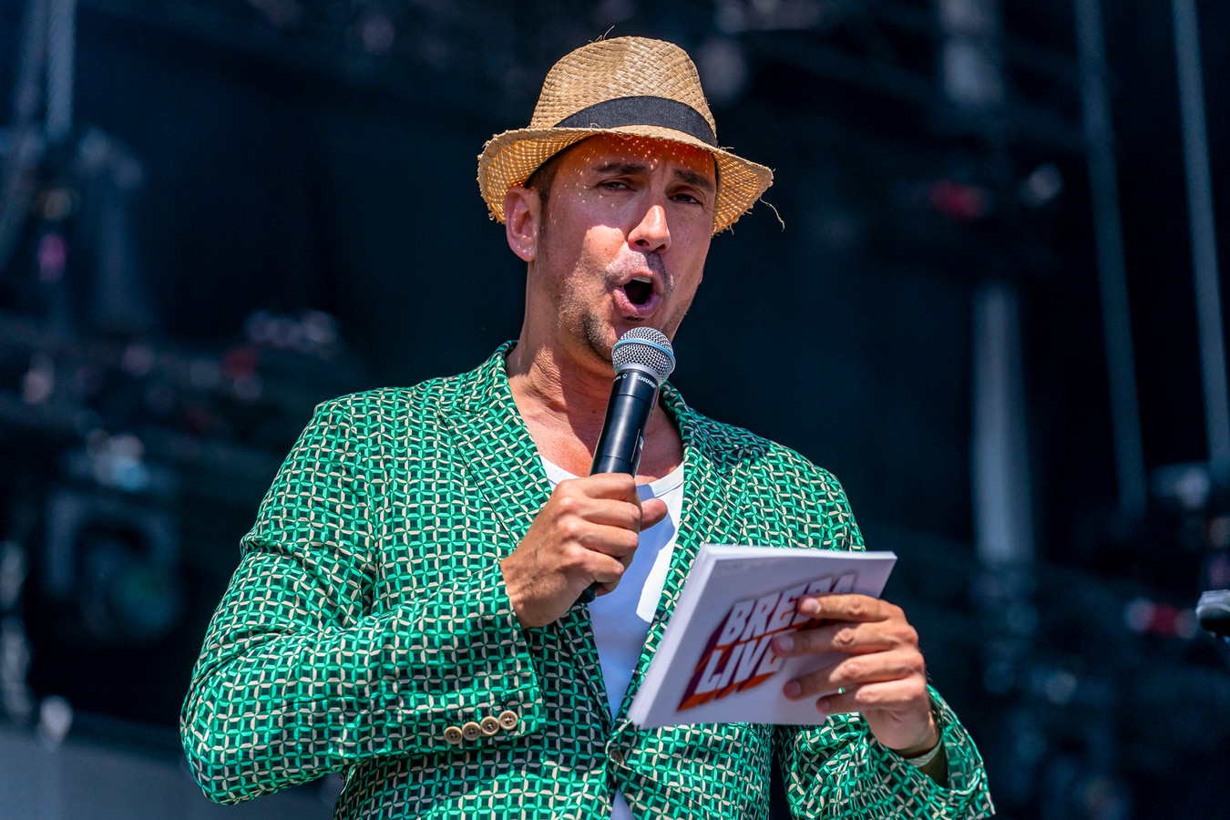 Oervader happy hardcore Mental Theo bij Breda Live: ‘We gaan helemaal ...