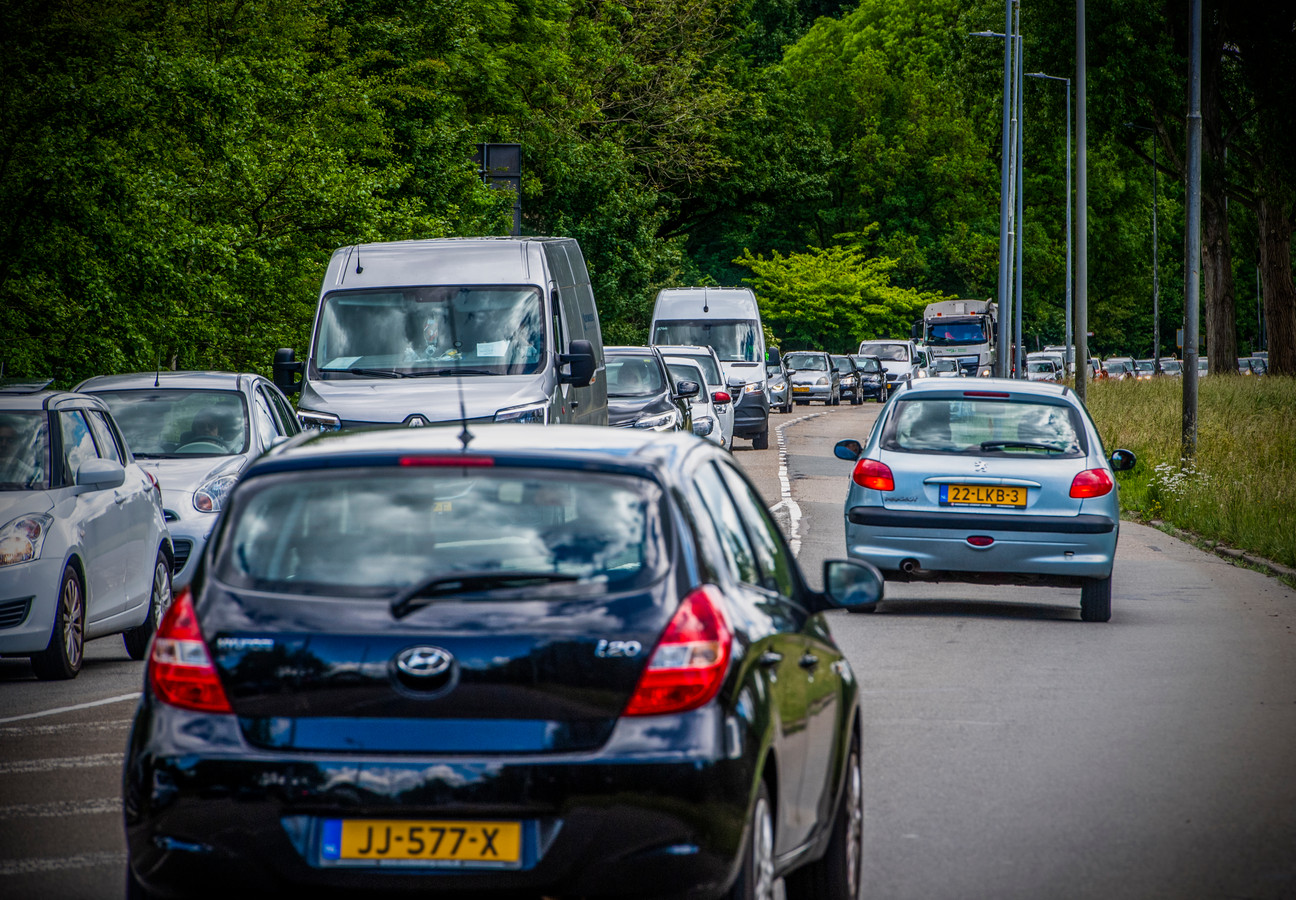 Allemaal vast in de file in Rotterdam: wanneer is de automobilist het ...