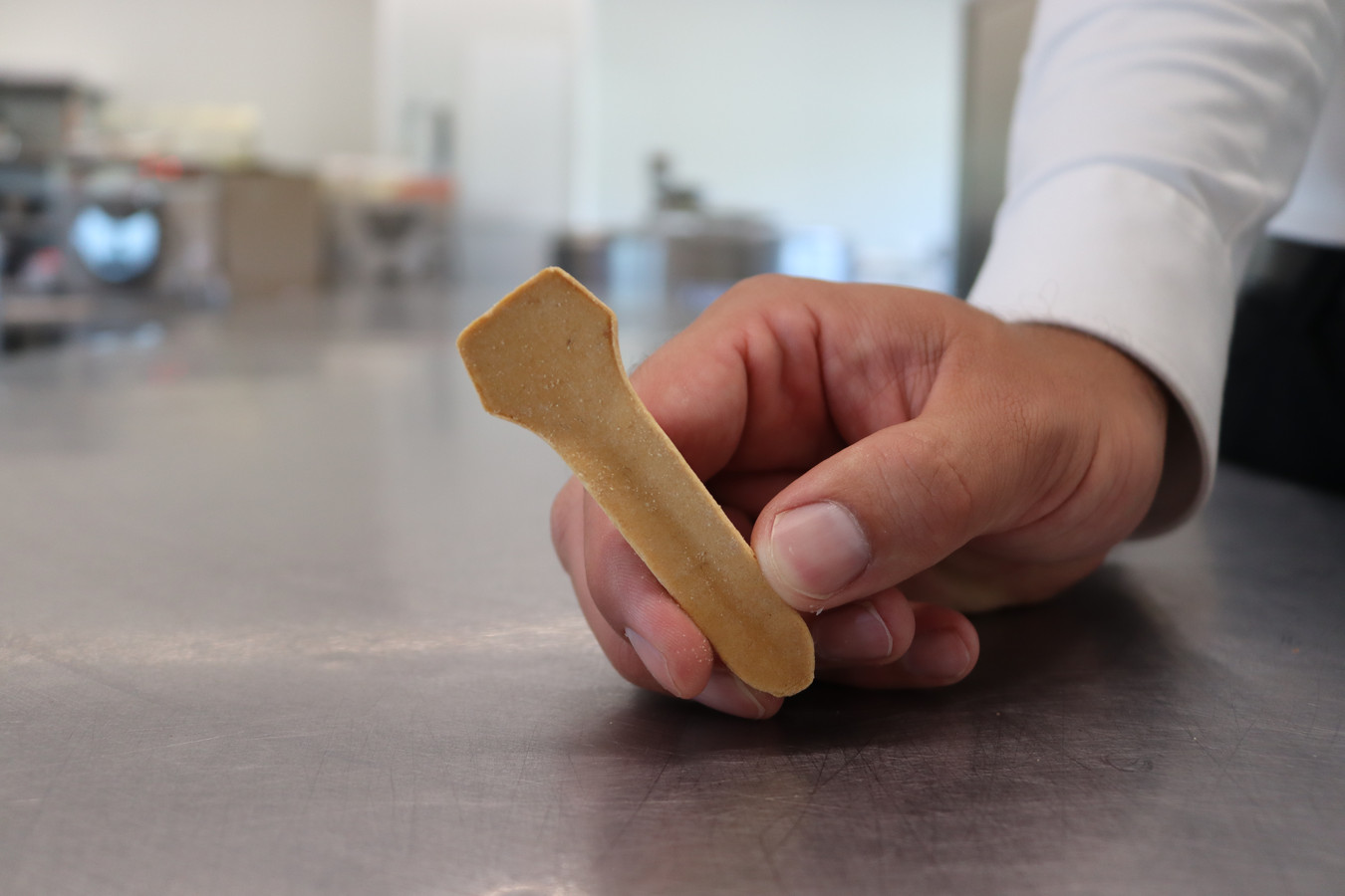 IJs, potje zelfs de lepel: in deze cremerie eet je alles op. “Koek is ...