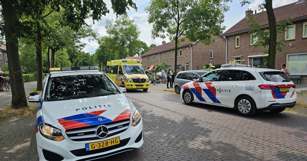 Dollen op de fiets gaat mis: fietser komt lelijk ten val | Wageningen ...