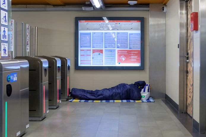 145 noodplaatsen voor daklozen meteen volzet en dus breidt Brussel ...