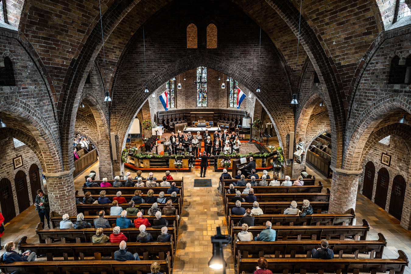 Haalderen bouwde zelf, met moppen uit eigen fabriek, ‘de mooiste kerk ...