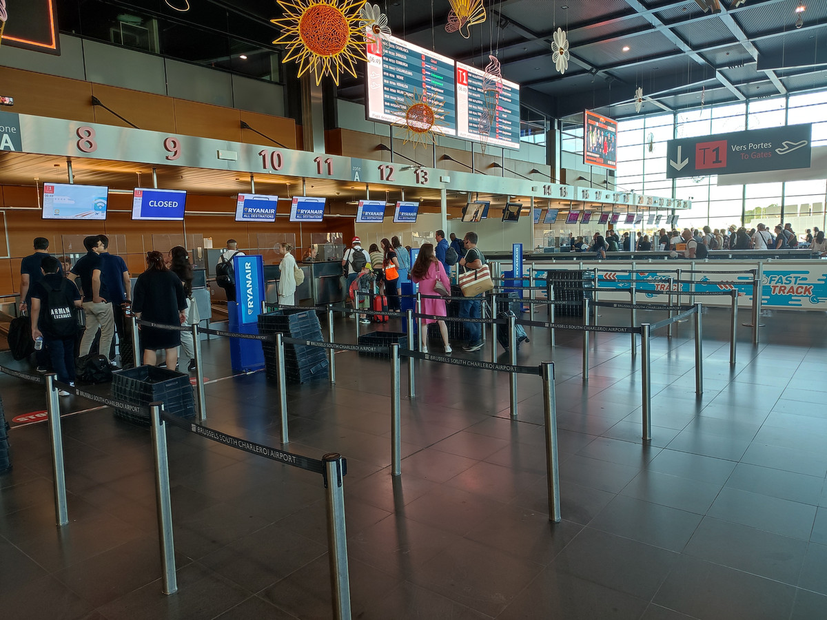 Rustig op luchthaven van Charleroi tijdens eerste stakingsdag van ... Rustig op luchthaven van Charleroi tijdens eerste stakingsdag van ...