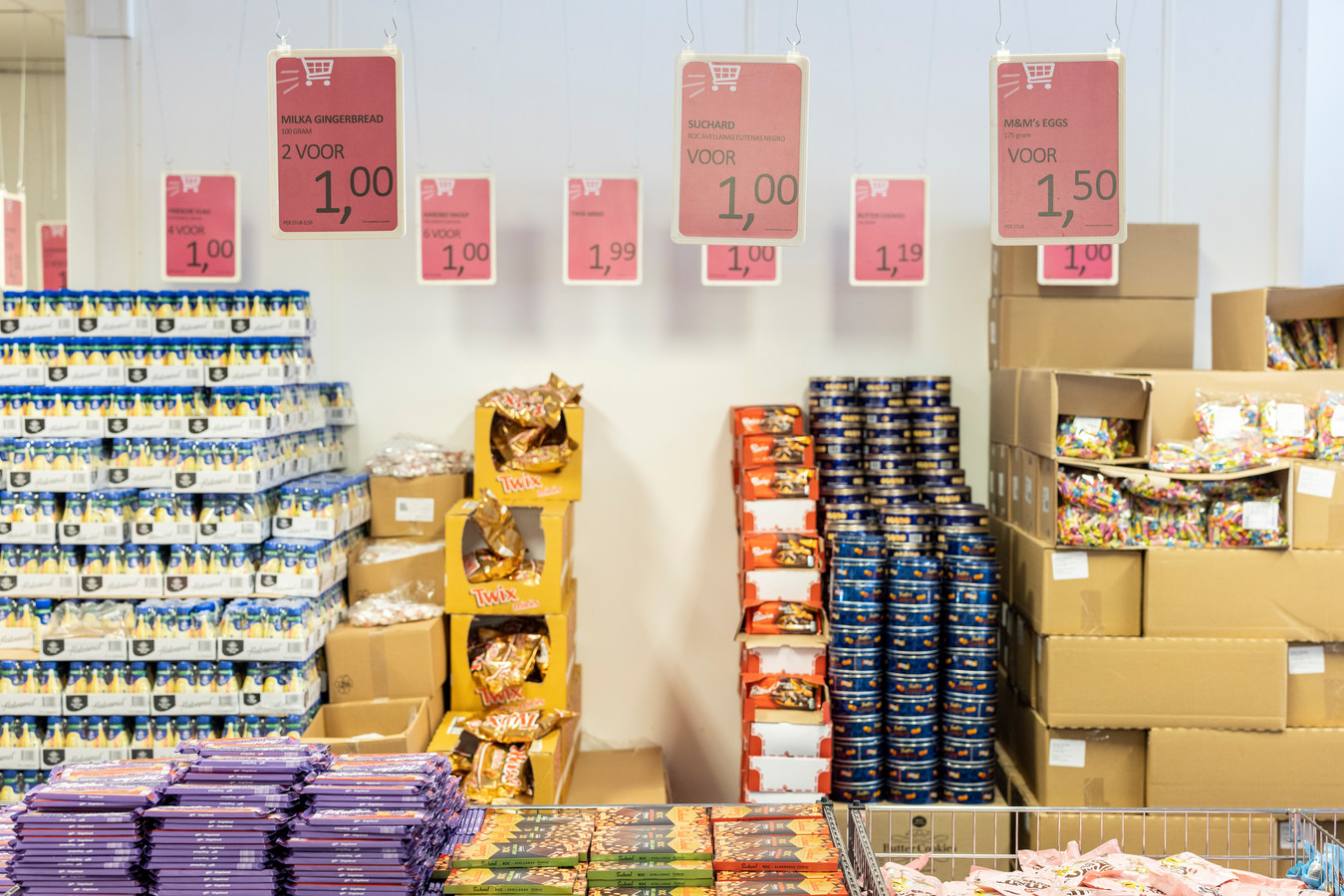 Deze winkel verkoopt producten die over de datum zijn en het loopt ...