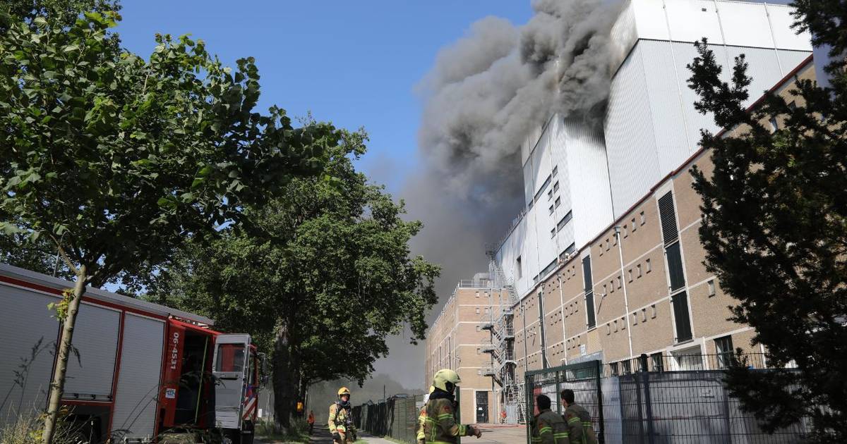 Bijna 100 medewerkers uit pand FrieslandCampina na brand: ‘Vooral ...