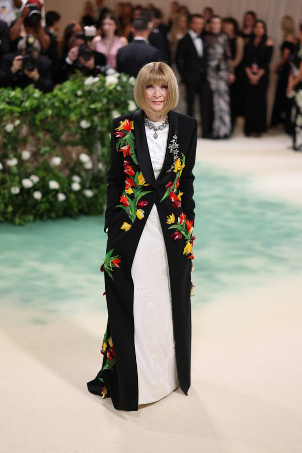 Kim Kardashian et sa taille de guêpe, Tyla couverte de sable: retour en ...