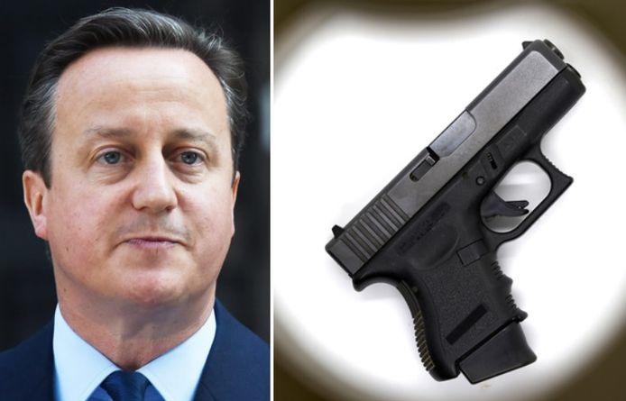 Passagier vindt wapen dat bodyguard van David Cameron op ...
