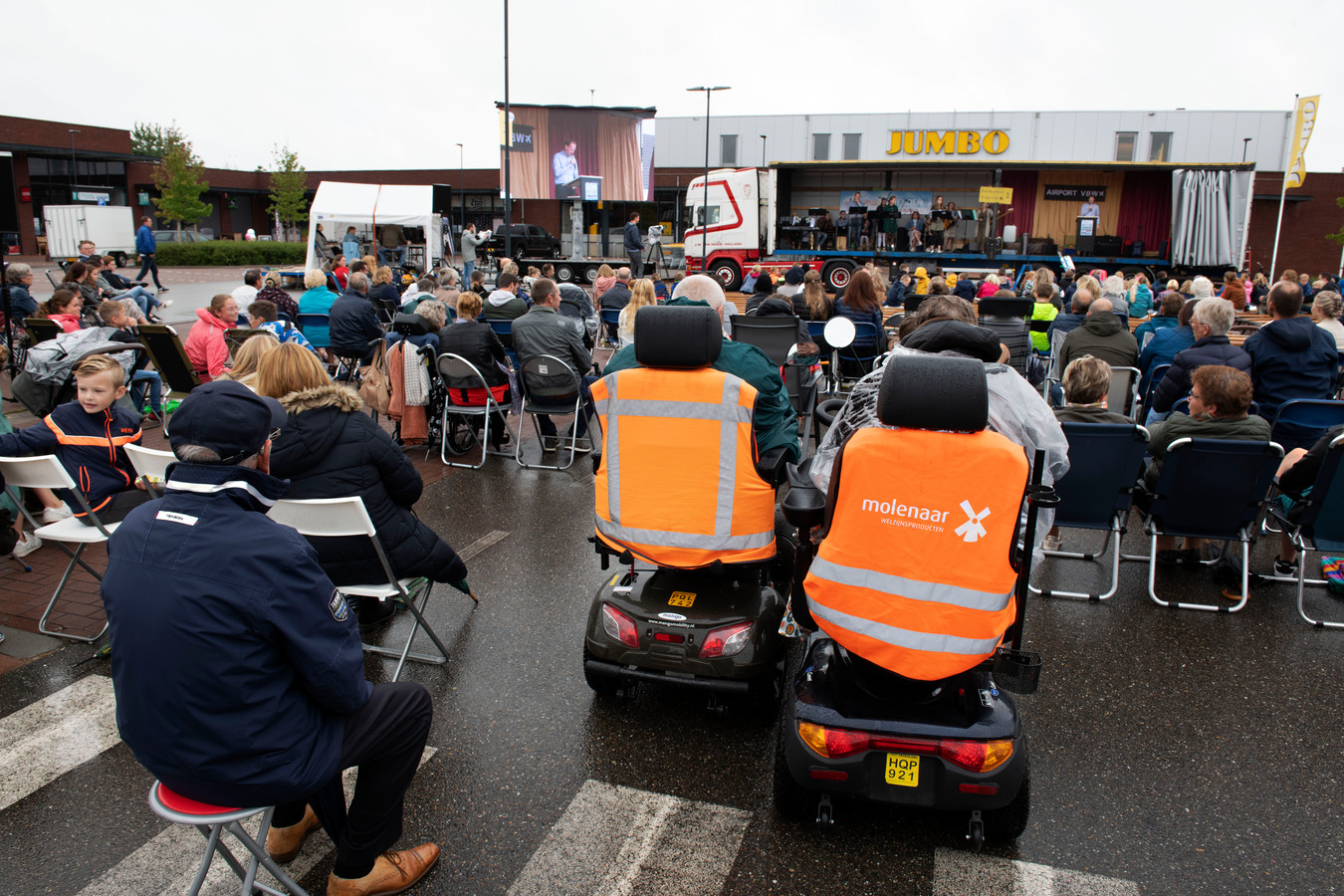 De kerkgang is te belangrijk: in Lienden moeten alle winkels dicht ...