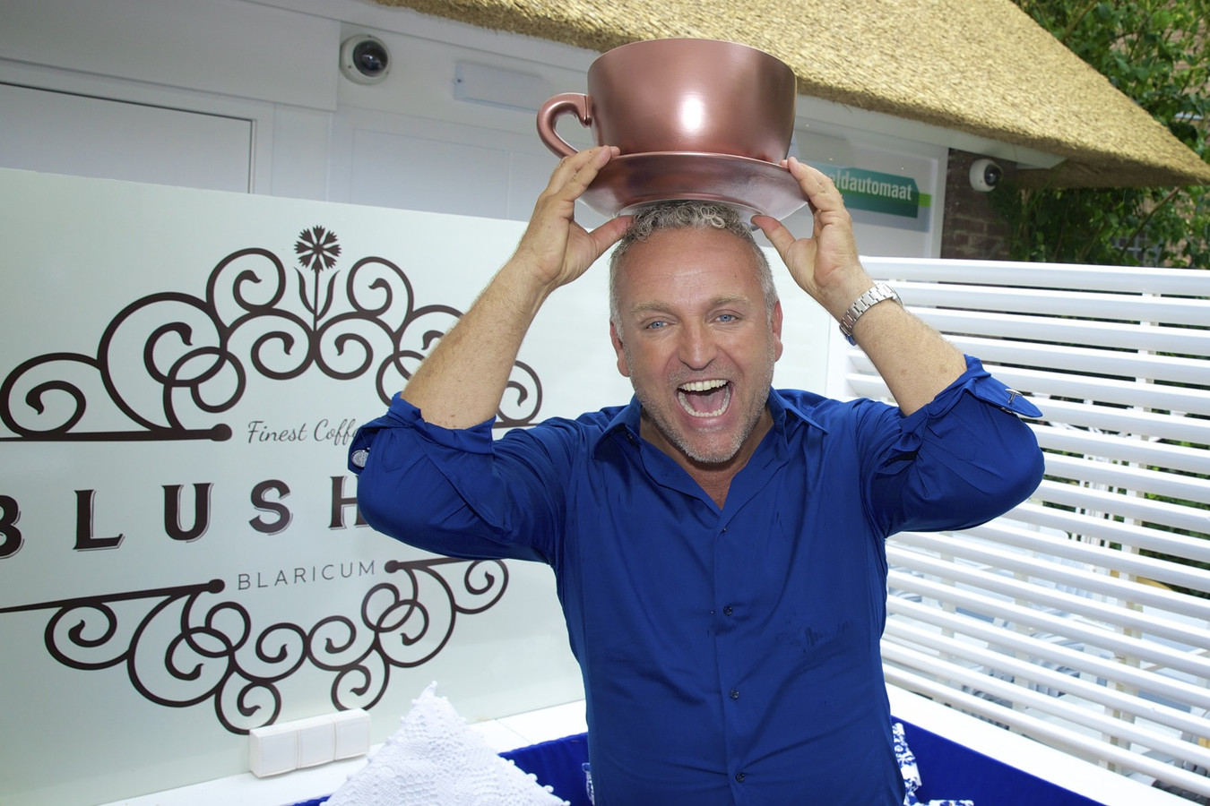 Gordon opent 'healthy fastfood drive-thru' langs de A4 | Foto | AD.nl