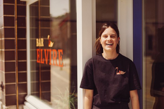 NET OPEN. Lien (20) opent Bar Elvire waar mensen met een beperking aan de slag kunnen: “Lokaal ...