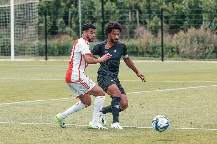 Beerschot verliest oefenwedstrijd tegen Jong Ajax. Simion Michez: “Heel ...