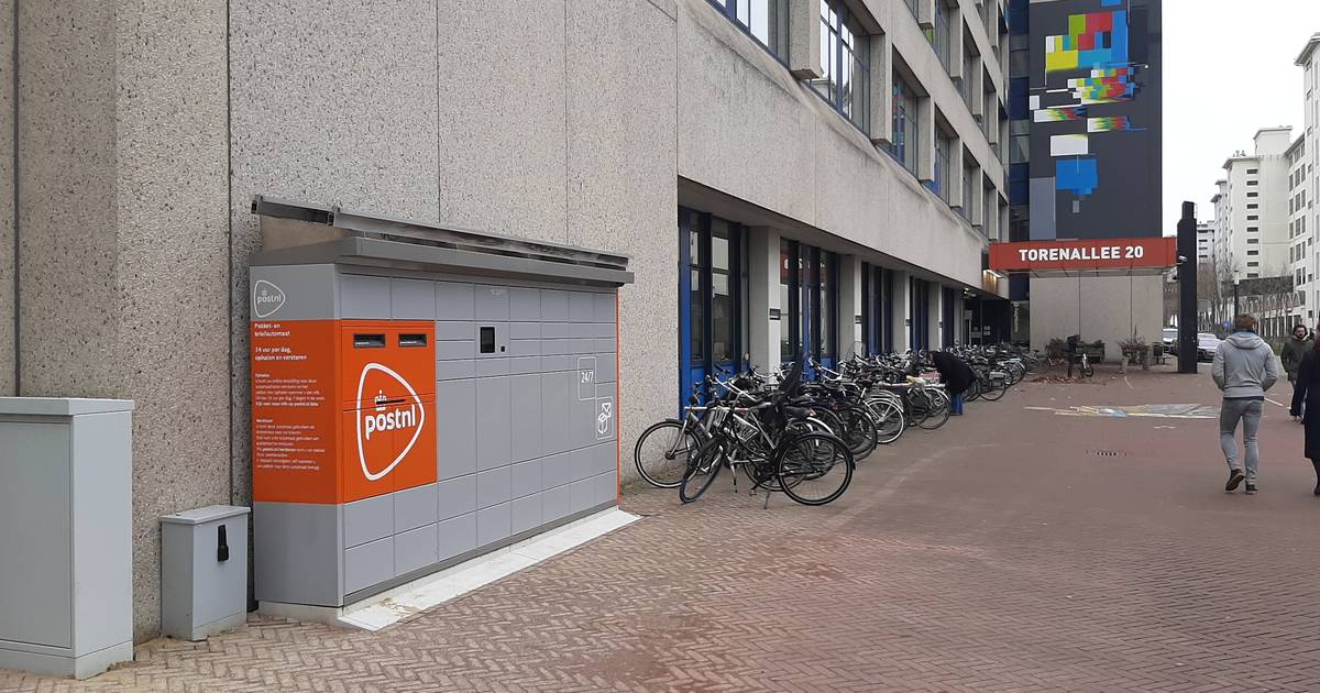 Een pakjesautomaat op zonne-energie: Strijp-S in Eindhoven heeft de ...