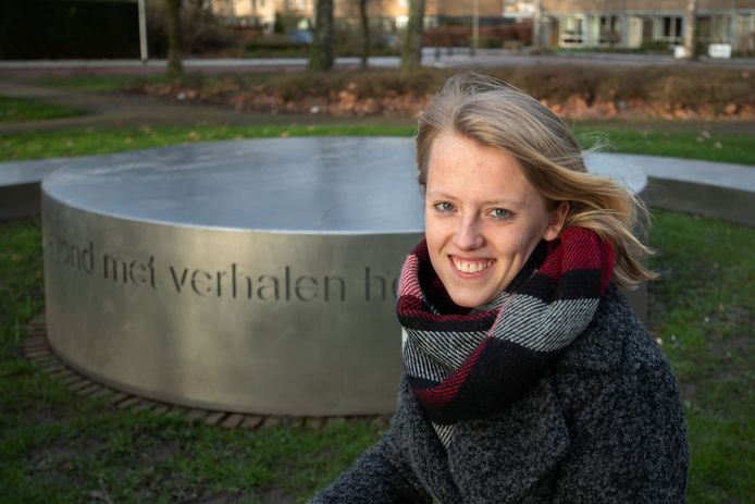 De opa die ze nooit heeft gekend gidst Emmeloordse Maureen naar De Dam ...