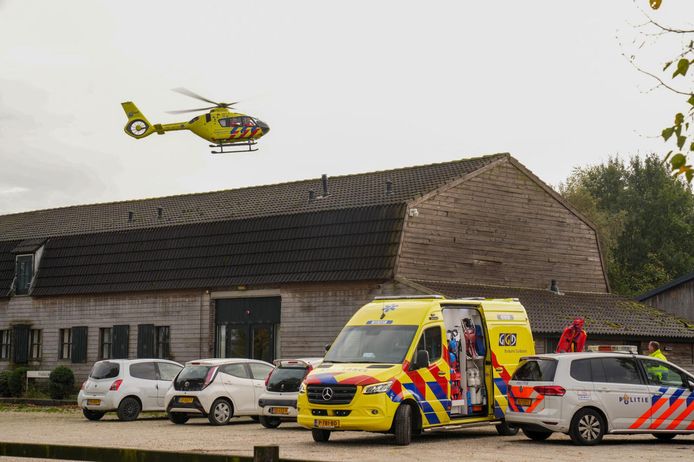 Ruiter gewond bij val van paard op manege in De Mortel | De Peel | ed.nl