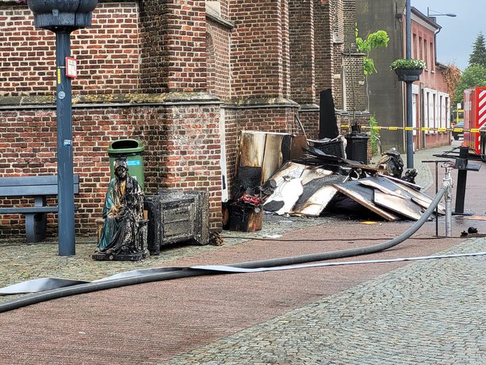 Parket start onderzoek naar brand in kerk in Eindhout: vermoeden van ...