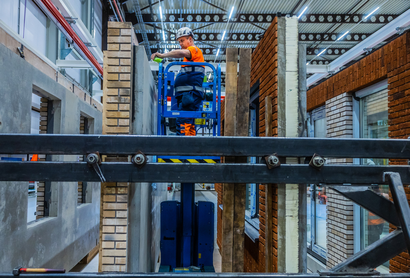 Robots bouwen huizen sneller en goedkoper: ‘Voor dit werk hadden we normaal 1350 bouwvakkers ...