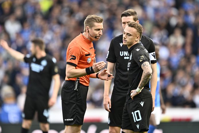 Club-coach Rik De Mil scherp voor Noa Lang: “Hij was te veel met ...