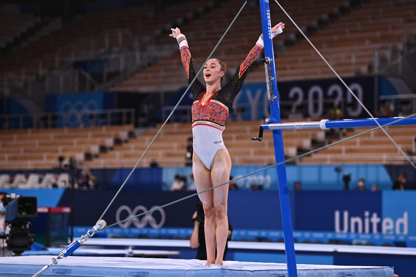 GOUD! Nina Derwael, die goud voelde aankomen, kroont zich tot olympisch ... GOUD! Nina Derwael, die goud voelde aankomen, kroont zich tot olympisch ...