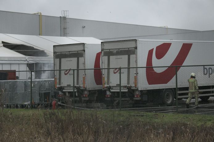 Brand bij Bpost Sorteercentrum Antwerpen X: 400-tal werknemers ...